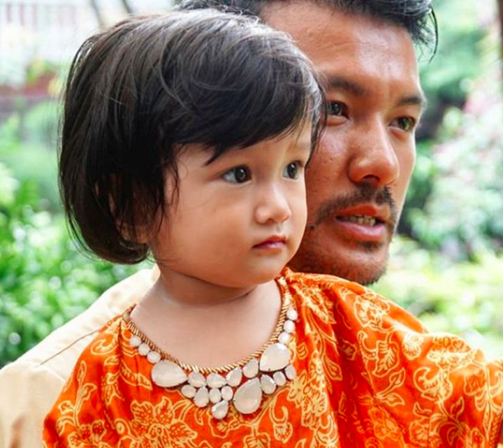 7 Foto yang Buktikan Rio Dewanto dan Si Kecil Salma Mirip Banget - 2