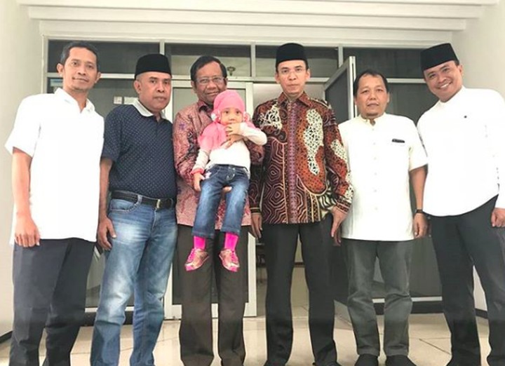 Momen Manis Mahfud MD Ketika Bersama Anak-anak - 4