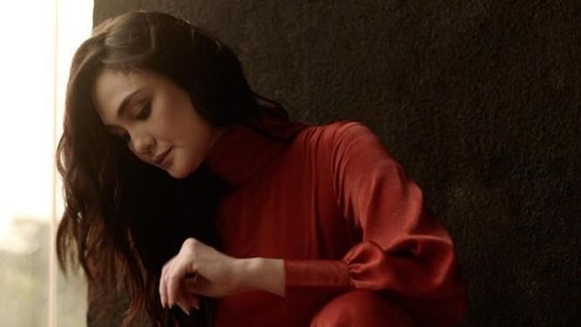 Di Balik Kebahagian Syahrini-Reino, Ada Luna Maya yang...