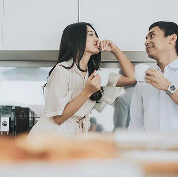 Anissa Aziza Hamil 2 Bulan Raditya Dika Makin Romantis Foto 1