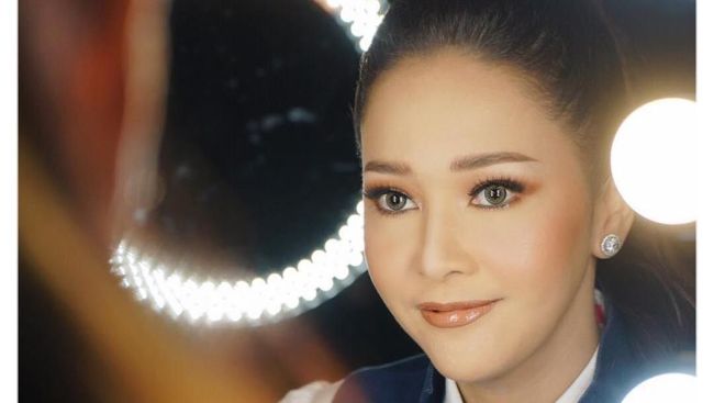 Resmi Menikah, Intip 6 Pesona Maia Estianty yang Awet Muda - Foto 1 Resmi Menikah, Intip 6 Pesona Maia Estianty yang Awet Muda - Foto 1