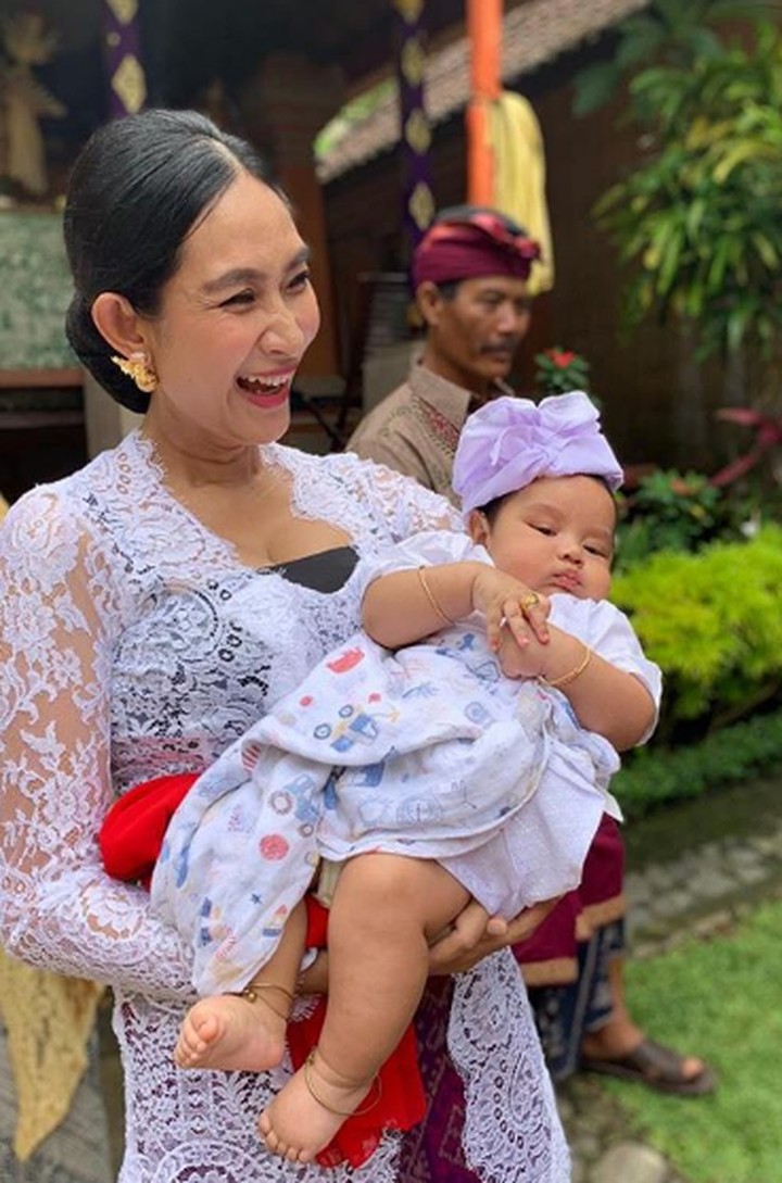 Foto-foto Menggemaskan Anak Kedua Happy Salma - 3