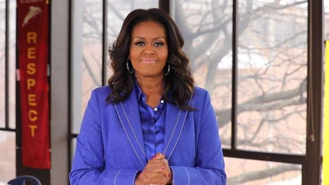 Penampakan Boots Tinggi Michelle Obama yang Curi Perhatian