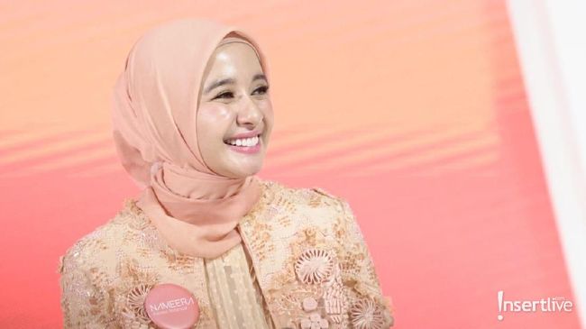 Lima Inspirasi Hijab Artis yang Super Modis!