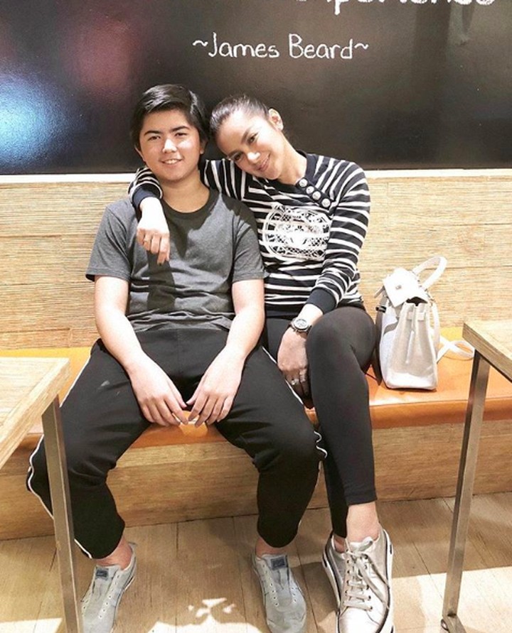 7 Momen Quality Time Ollla Ramlan bersama Anak Laki-lakinya - Foto 7