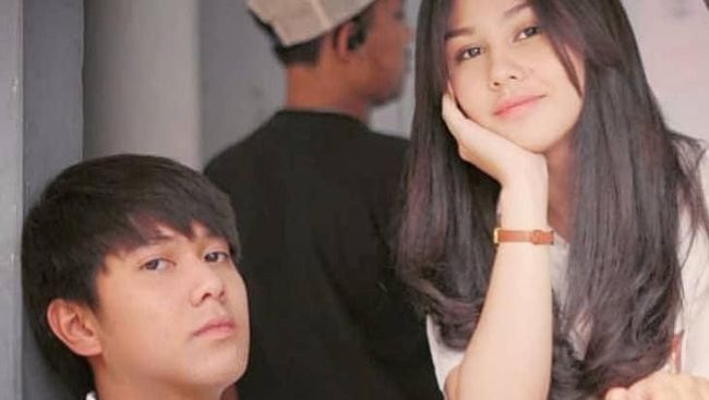 6 Hal yang Kembali Hits Berkat Film 'Dilan 1990' - Foto 1
