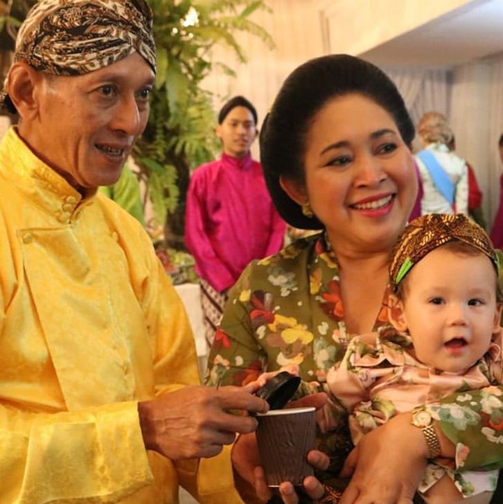 Hangatnya Kebersamaan Titiek Soeharto dengan Keluarga Tercinta - 4 Hangatnya Kebersamaan Titiek Soeharto dengan Keluarga Tercinta - 4