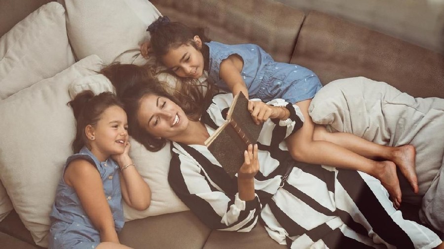 5 Manfaat Mendongeng untuk Anak