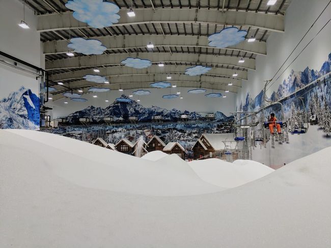 Keseruan Wisata Salju di Trans Snow World Juanda