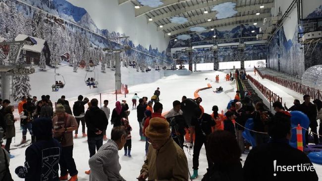 Menikmati Liburan dengan Bermain Salju di Trans Snow World Bekasi