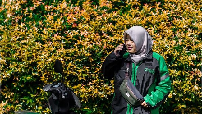 Kisah Inspiratif Driver Grab Lulus dengan Predikat Cumlaude