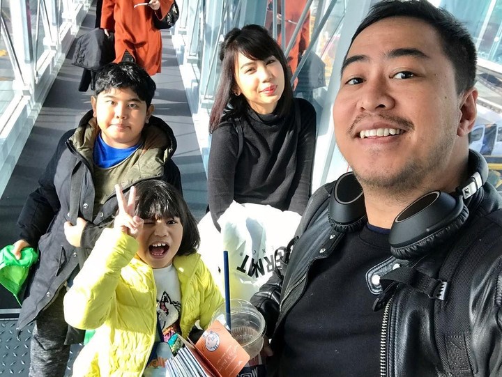 Seru Banget! 8 Potret Pandji Pragiwaksono Bersama Keluarga - Foto 10