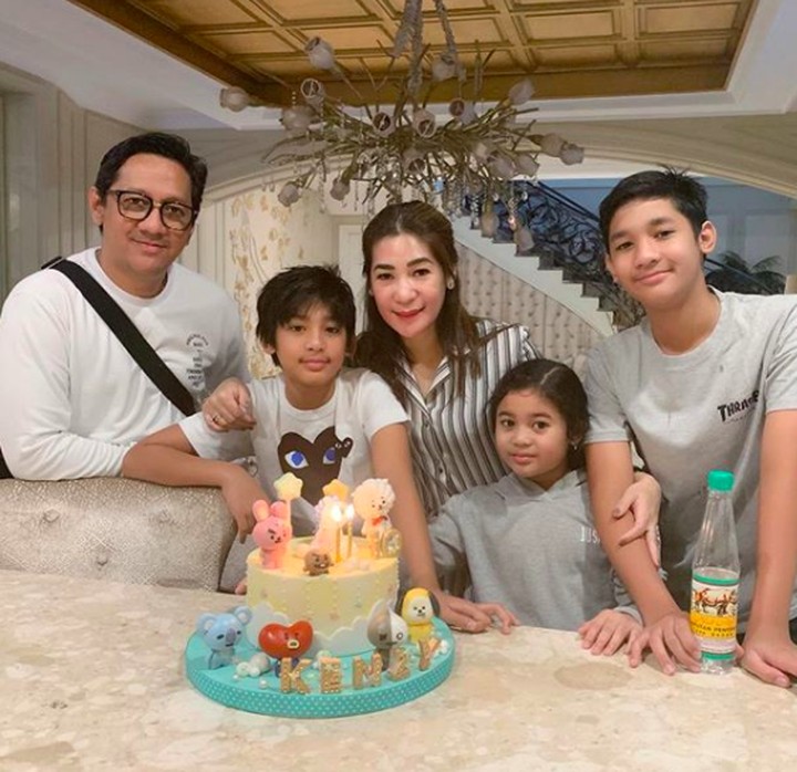 7 Potret Keseruan Andre Taulany Bersama Anak dan Istri - 2