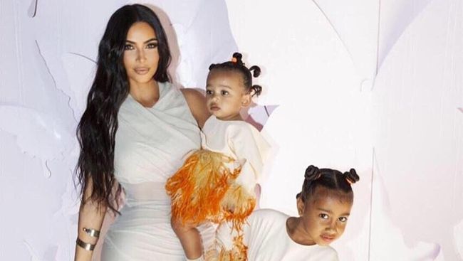 Kim Kardashian dan 4 Selebriti Dunia Lain yang Punya Anak Lewat Ibu ... Kim Kardashian dan 4 Selebriti Dunia Lain yang Punya Anak Lewat Ibu ...