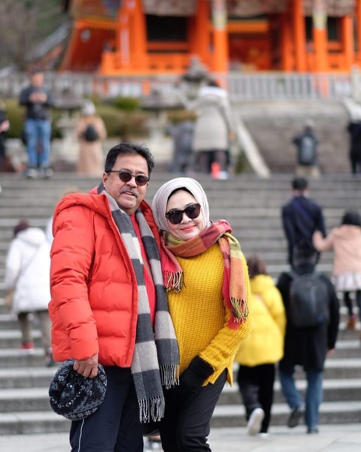 31 Tahun Menikah, Rano Karno dan Istri Makin Harmonis - Foto 5