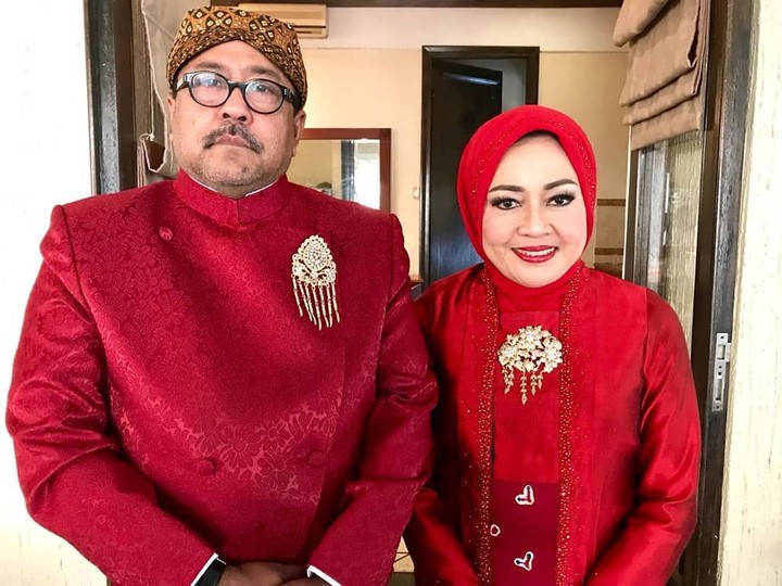 31 Tahun Menikah, Rano Karno dan Istri Makin Harmonis - 6 31 Tahun Menikah, Rano Karno dan Istri Makin Harmonis - 6