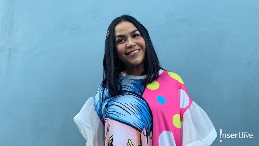 Tanggapan Melaney Ricardo Soal Luna Maya dan Syahrini Sepanggung Tanggapan Melaney Ricardo Soal Luna Maya dan Syahrini Sepanggung