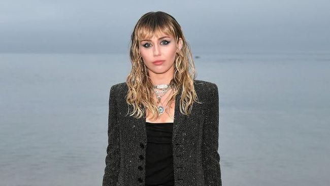 Lirik Terjemahan dan Makna Lagu 'Flowers' Miley Cyrus