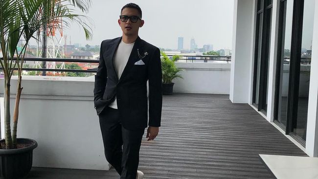 Saling Hapus Foto, Apakah Rezky Adhitya-Razer Patricia Batal Kawin?