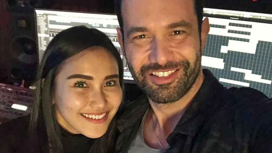 Kisah di Balik Lagu 'Apalah Cinta' Ayu Ting Ting dan Keremcem Kisah di Balik Lagu 'Apalah Cinta' Ayu Ting Ting dan Keremcem