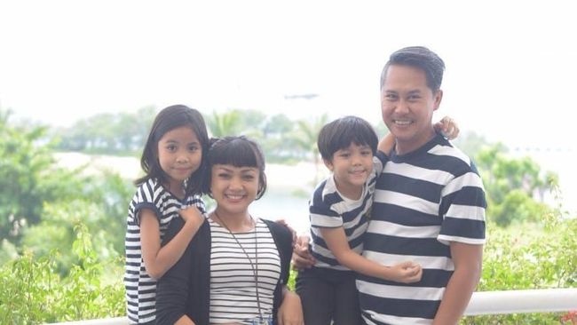 Cerita Nirina Zubir Didampingi Anak Saat Bersepeda Jakarta-Bali