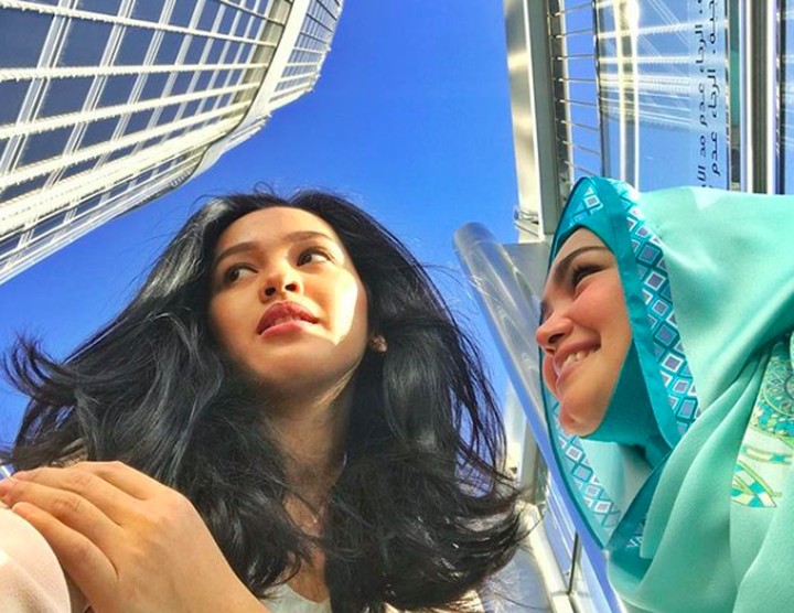 8 Potret Kedekatan Siti Nurhaliza Bersama Menantunya, Tya Arifin - 7