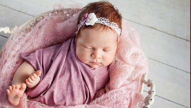 100 Rangkaian Nama Bayi Perempuan Bernuansa Idul Fitri 100 Rangkaian Nama Bayi Perempuan Bernuansa Idul Fitri