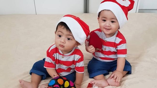 Bikin Gemas! 7 Potret Anak Kembar Kadek Devie - Foto 1 Bikin Gemas! 7 Potret Anak Kembar Kadek Devie - Foto 1