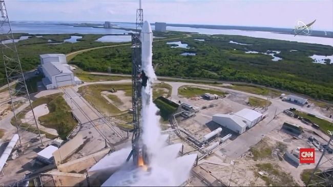 VIDEO: SpaceX Meluncurkan Misi Penyediaan ke ISS