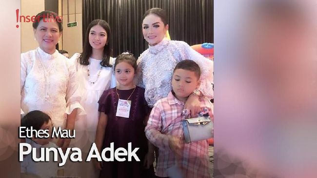 Perut Membuncit, Menantu Presiden Jokowi Hamil Anak Kedua?