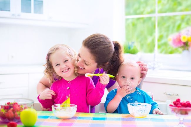 Kapan Bayi Diperbolehkan Makan Yoghurt? Kapan Bayi Diperbolehkan Makan Yoghurt?