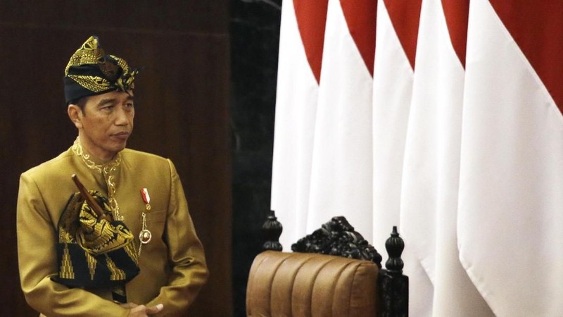 Kumpulan Gaya Jokowi dalam Beragam Pakaian Adat Nusantara - Foto 7