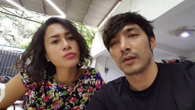 Bikin Iri, 8 Potret Mesra Abimana Aryasatya 'Gundala' dan Istri - Foto 1