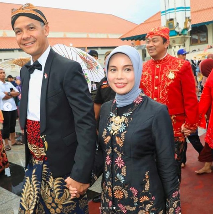 Ramai Temui Pendemo, Intip Potret Mesra Ganjar Pranowo & Istri - 1 Ramai Temui Pendemo, Intip Potret Mesra Ganjar Pranowo & Istri - 1
