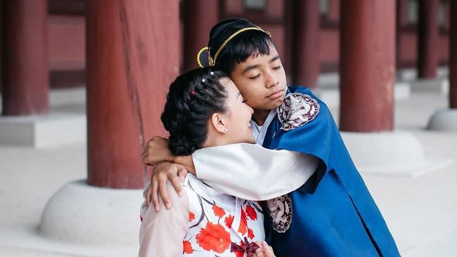 Hangat, 7 Potret Kedekatan Sarwendah dan Betrand Peto - Foto 1