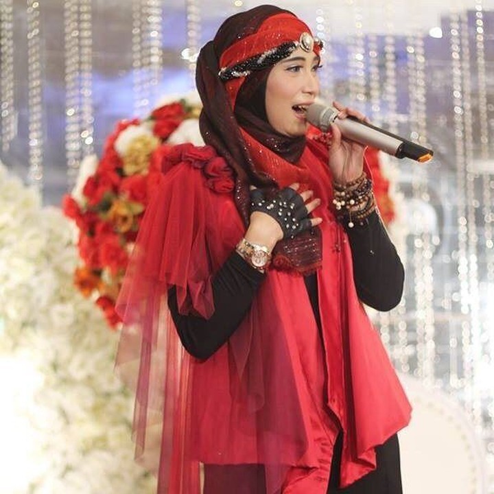 Potret 'Lady Rocker' Inka Christie, Kini Makin Cantik Berhijab - 4