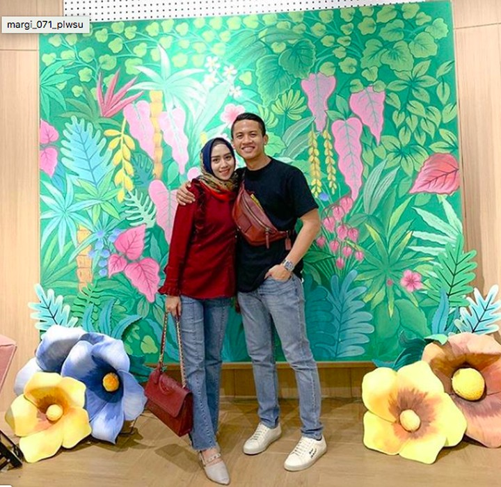 7 Potret Ajudan Ganteng Jokowi, Syarif Muhammad Mesra Bersama Istri ...