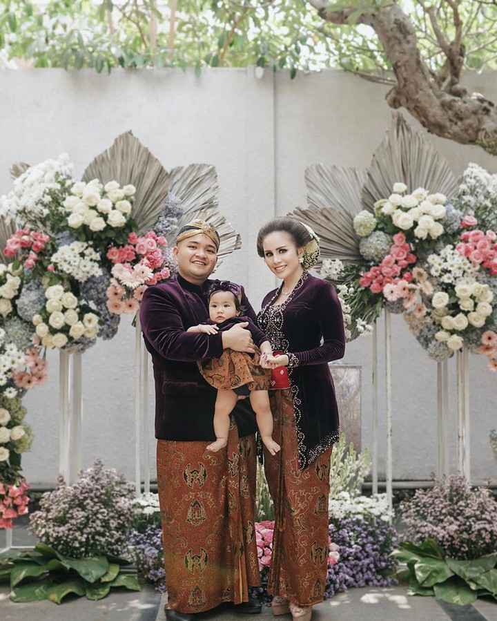 Intip 7 Potret Mewahnya Tedak Siten Anak Momo Geisha - Foto 1