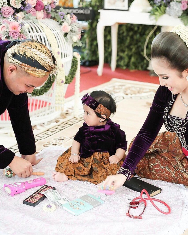 Intip 7 Potret Mewahnya Tedak Siten Anak Momo Geisha - 5