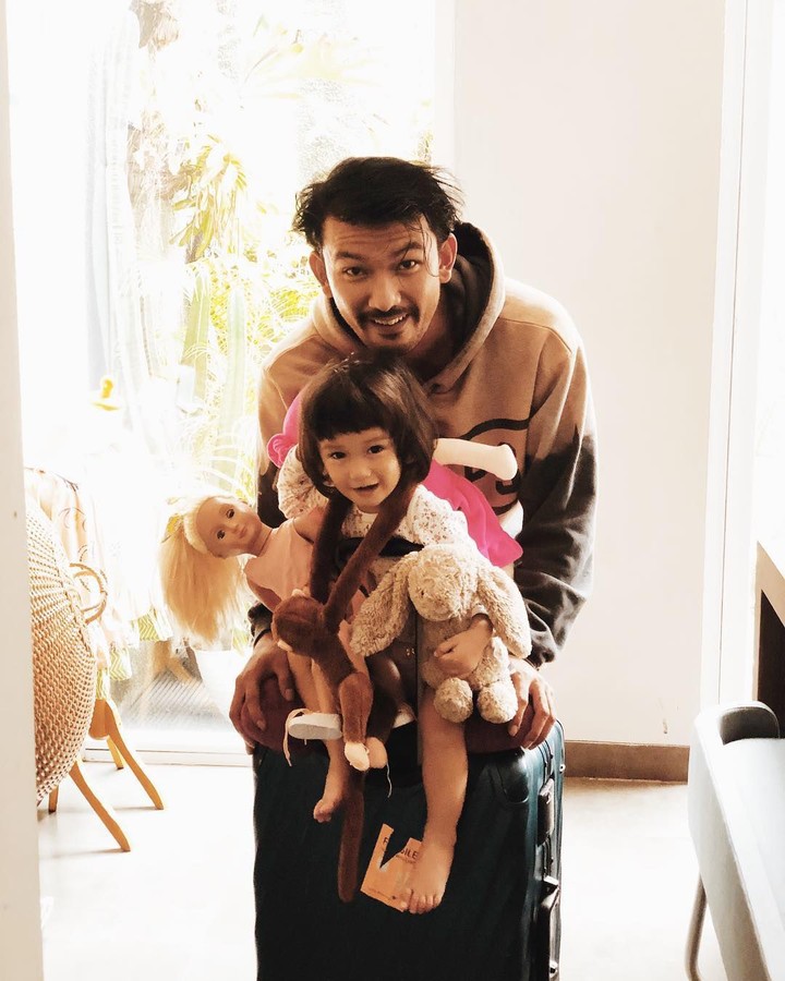 7 Foto Menggemaskan Salma dan Sang Ayah, Rio Dewanto - 2