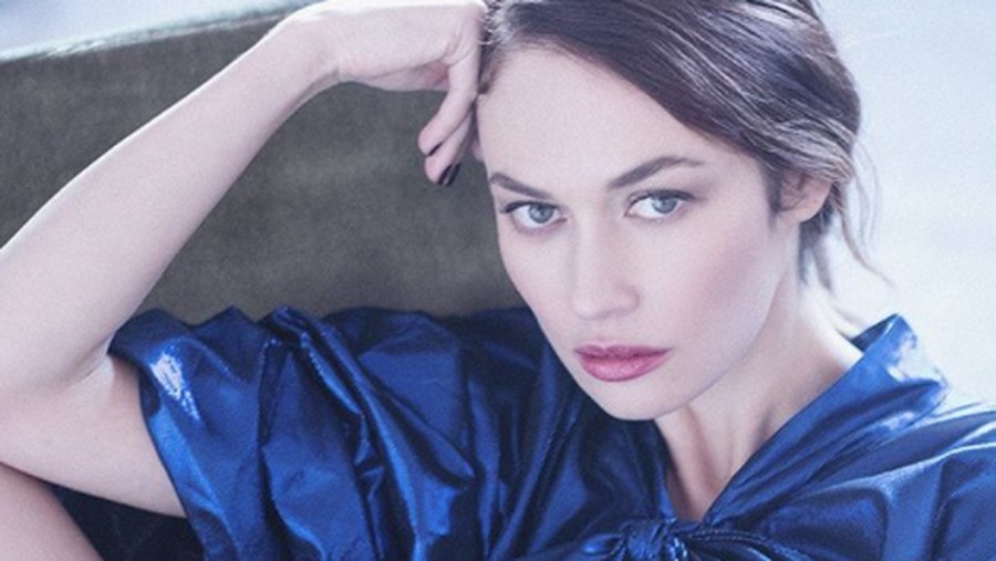 Sambil Gendong Anak, Olga Kurylenko Akui Sudah Sembuh dari Corona Sambil Gendong Anak, Olga Kurylenko Akui Sudah Sembuh dari Corona
