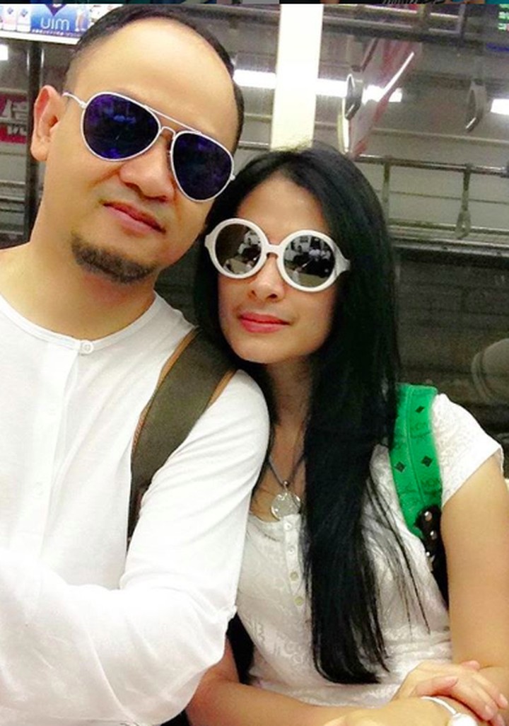 18 Tahun Nikah, Iis Dahlia & Suaminya Pilot Garuda Tetap Mesra - 8 18 Tahun Nikah, Iis Dahlia & Suaminya Pilot Garuda Tetap Mesra - 8