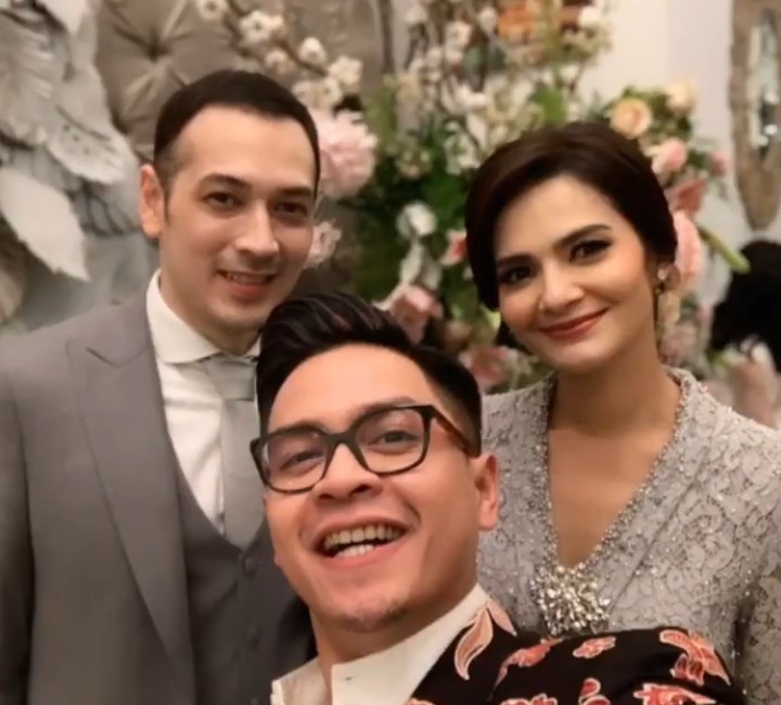 Tampilan Anggun & Elegan Cut Tari Saat Nikah dengan Richard Kevin - Foto 3