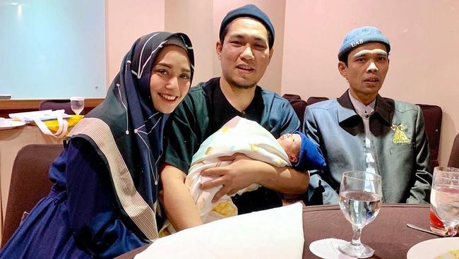 Kebahagiaan Istri Rizal 'Armada' Bertemu UAS Saat Mentahnik Bayinya