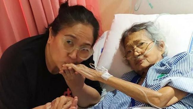 Kenangan Dewi Irawan pada Sang Ibu Ade Irawan