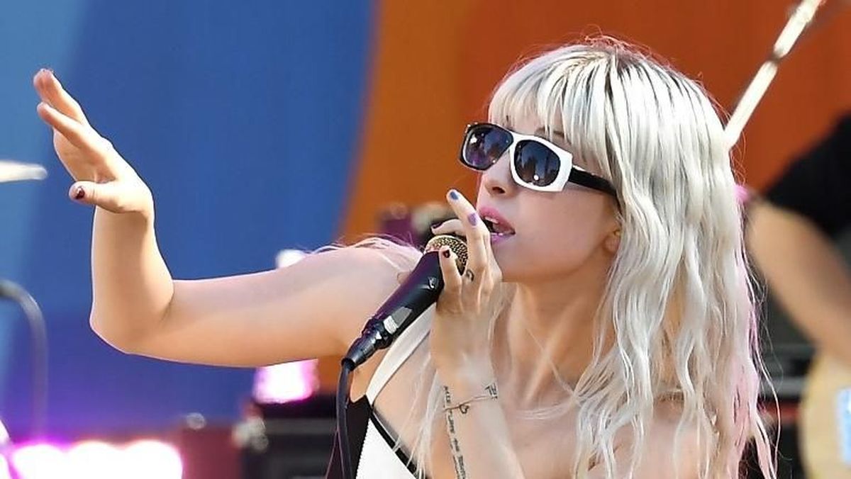 Garap Proyek Solo, Vokalis Paramore Bocorkan Single Debut