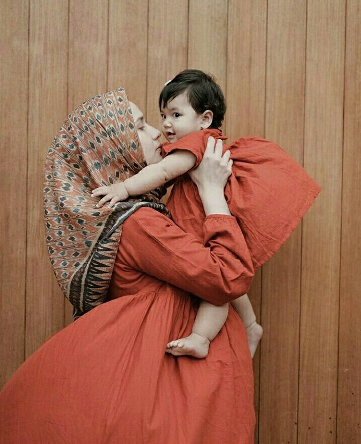 7 Potret Selebgram Dwi Handa dan Putri Kecilnya yang Menggemaskan - 3