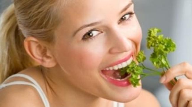 Manfaat Daun Kemangi dan Peterseli untuk Mencegah Bau Badan