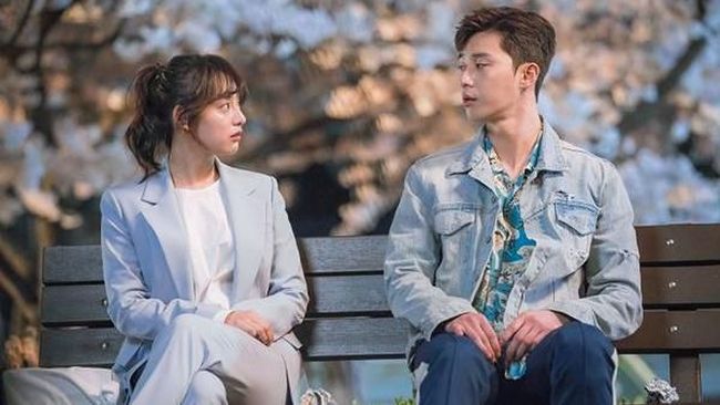 Misterius Tapi Bikin Gemes, Begini Cara Mendekati Cowok Introvert yang ...