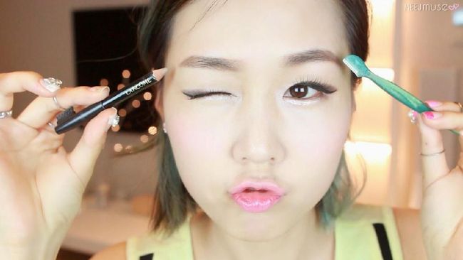 Bagaimana sih caranya supaya bisa punya alis yang lurus dan natural ala ...